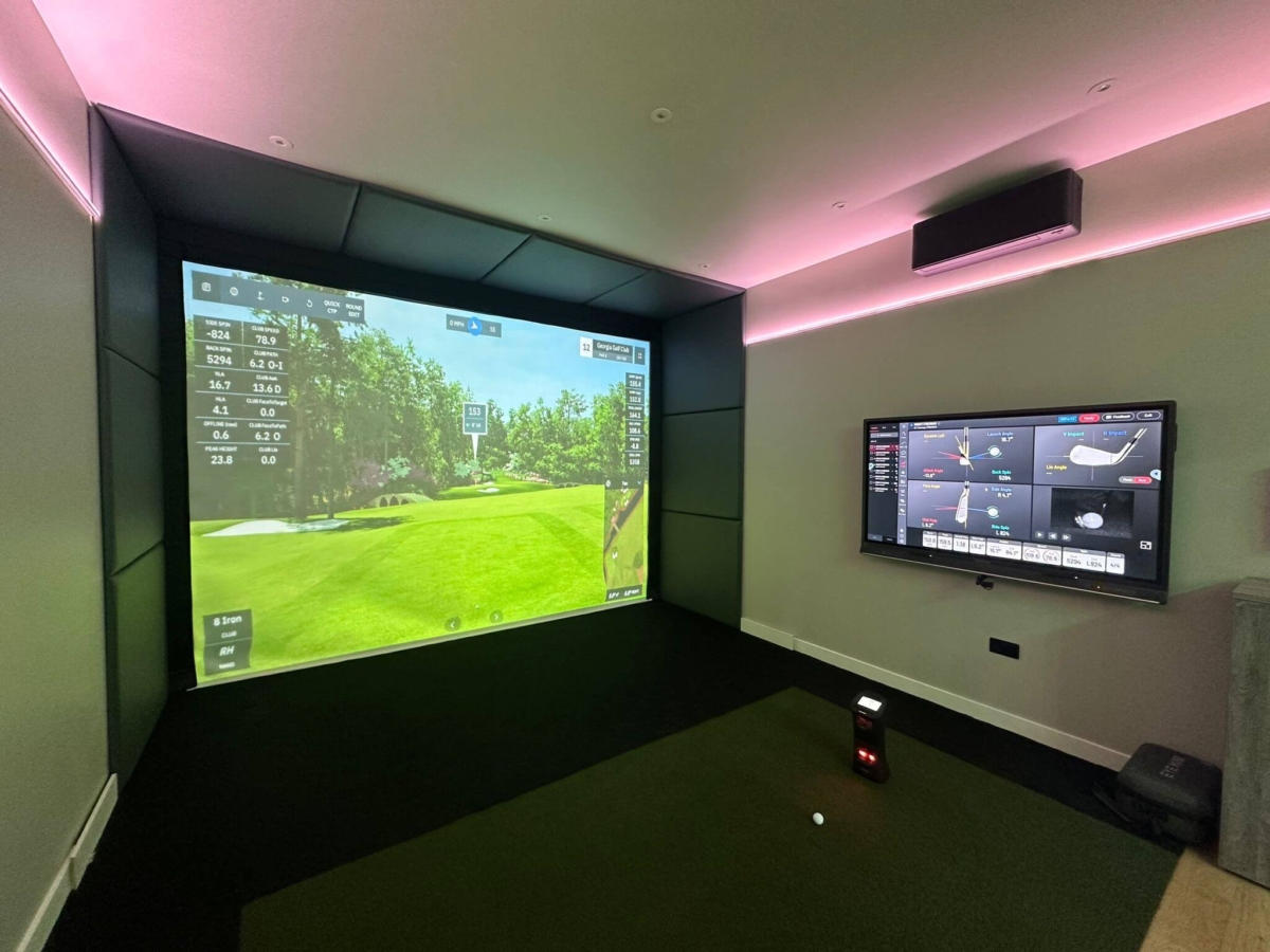 Uneekor Eye Mini Golf Simulator - North London - Golf Tech Systems