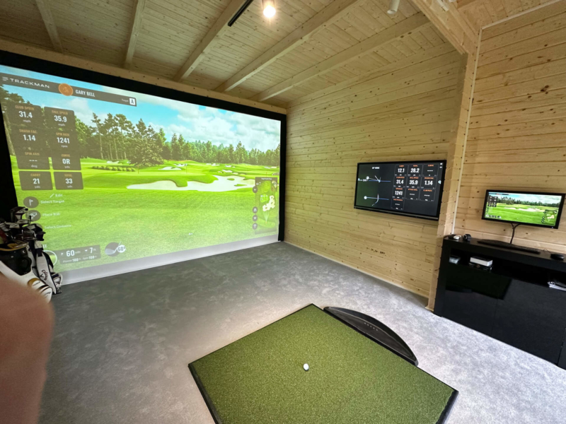 Outbuilding with Trackman 4 tracking device - Berkshire - Golf Tech Systems