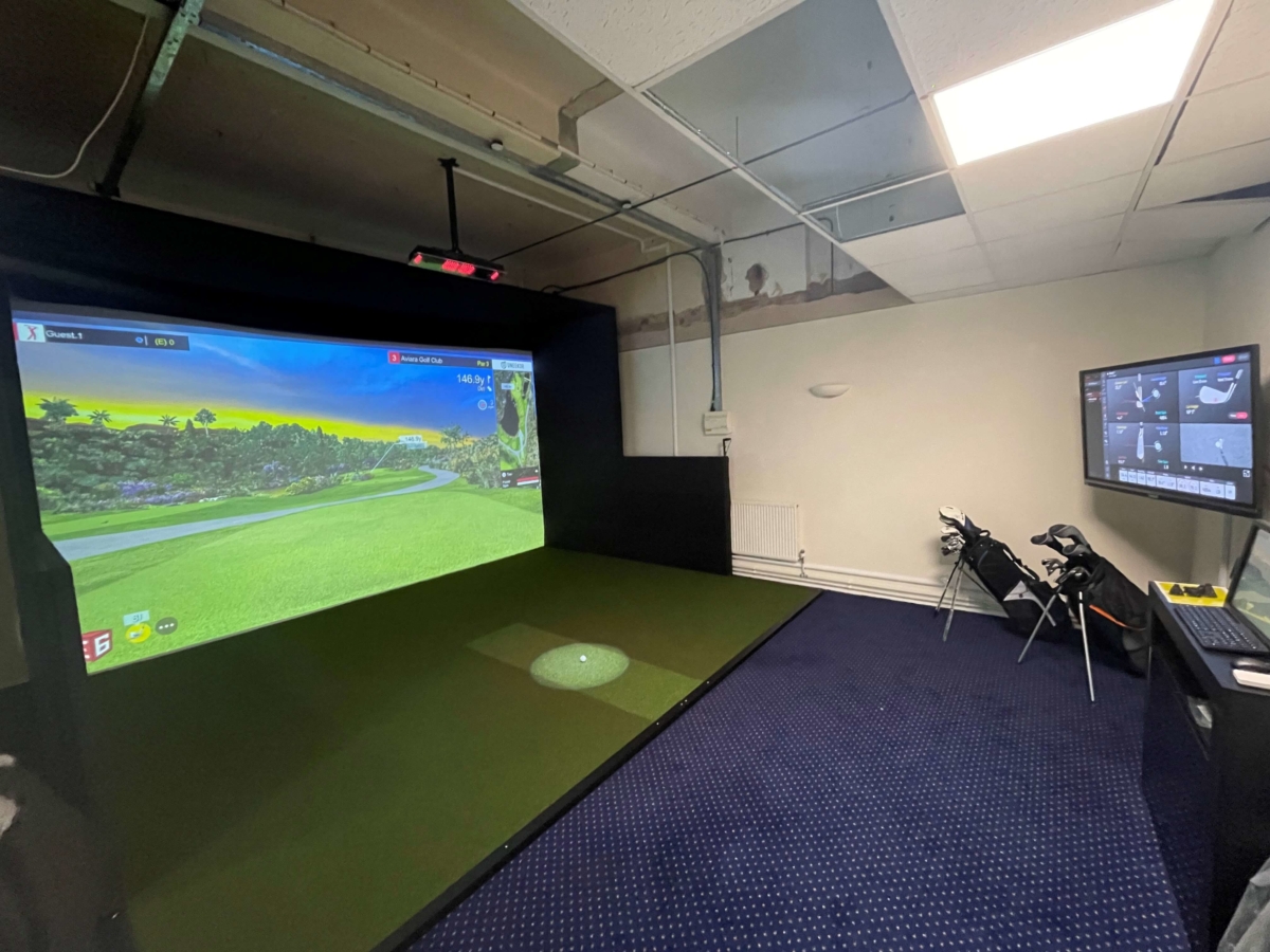 Uneekor Eye Xo with Elite Black Series Enclosure - Golf Tech Systems